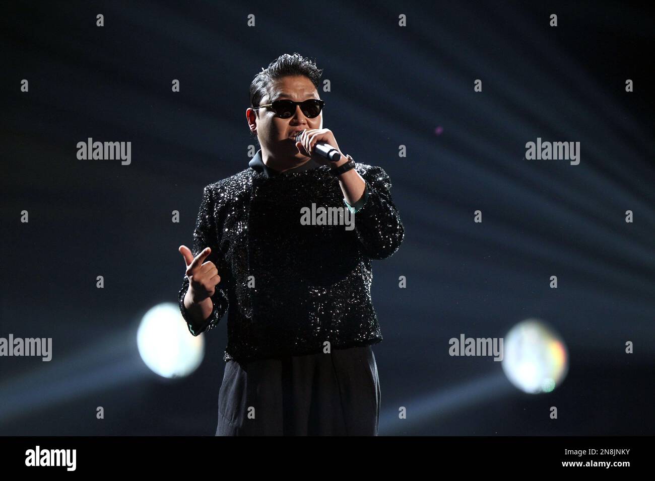 PSY performs “Gangnam Style” at the 40th Anniversary American Music ...