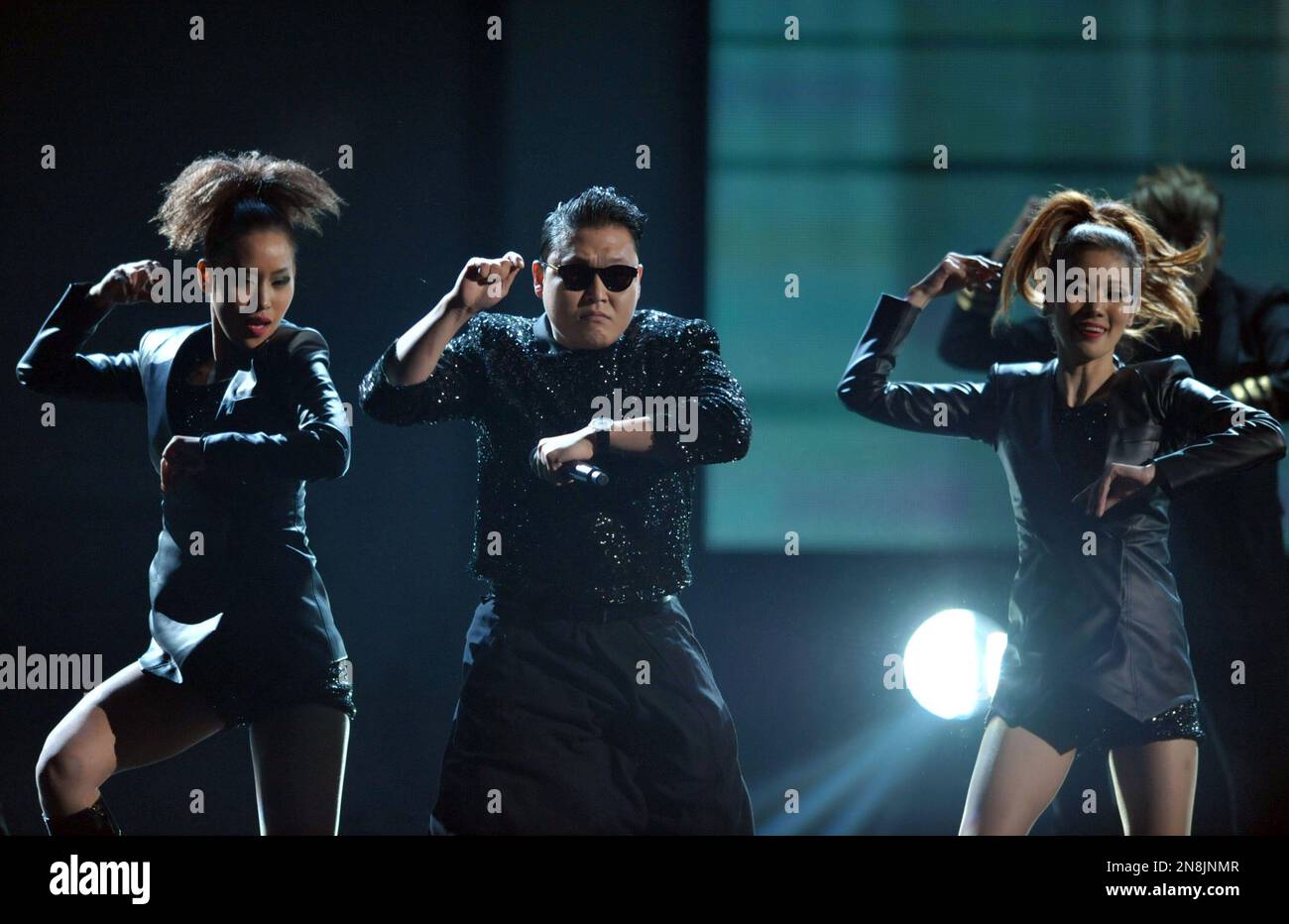 PSY performs “Gangnam Style” at the 40th Anniversary American Music ...