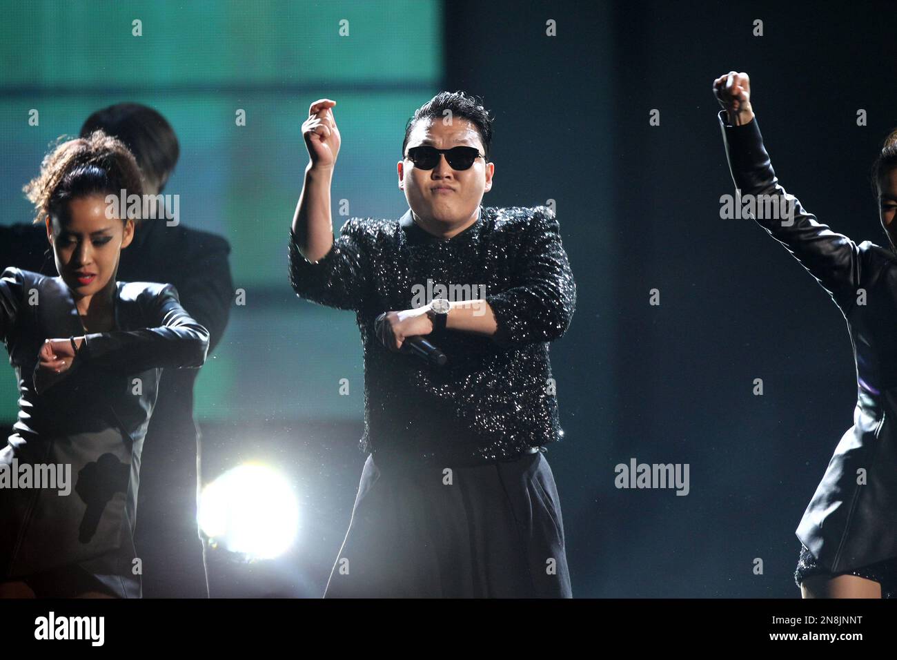 PSY performs “Gangnam Style” at the 40th Anniversary American Music ...