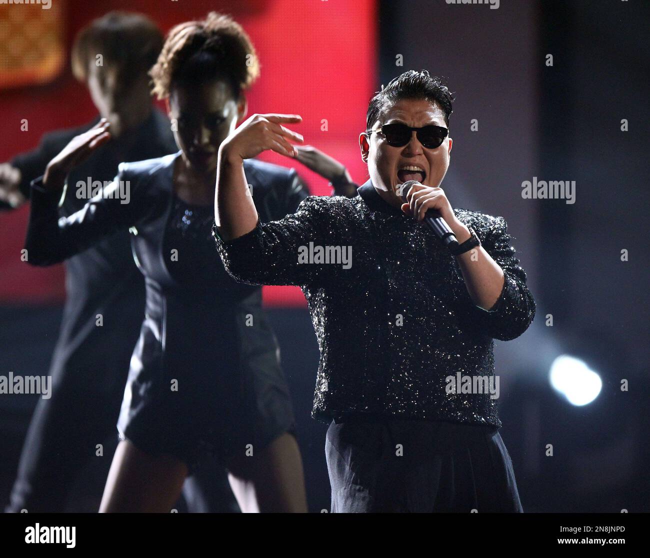 PSY performs “Gangnam Style” at the 40th Anniversary American Music ...