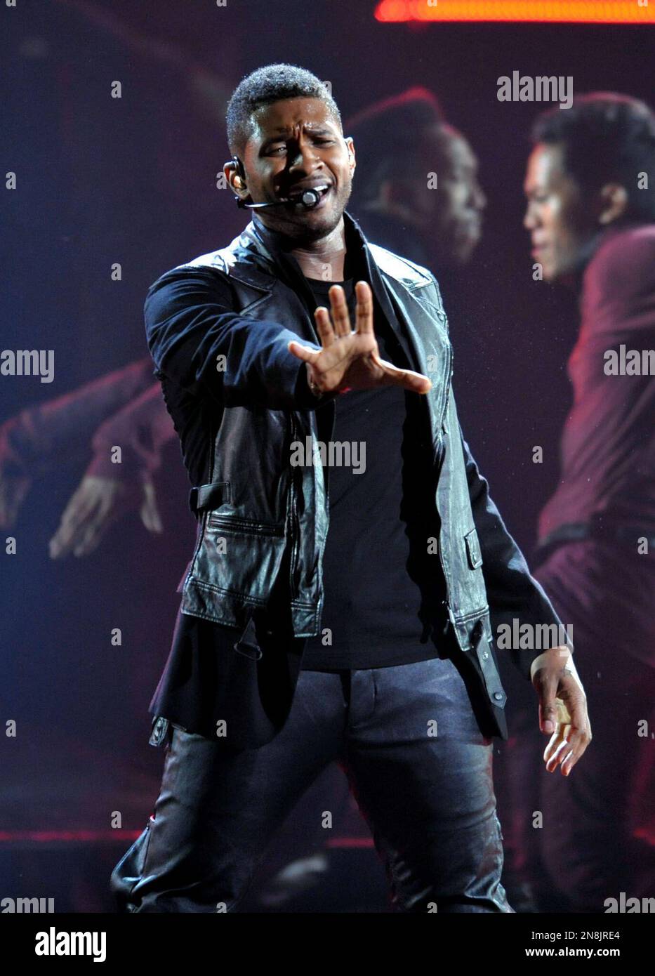 Usher performs at the 40th Annual American Music Awards on Sunday, Nov ...