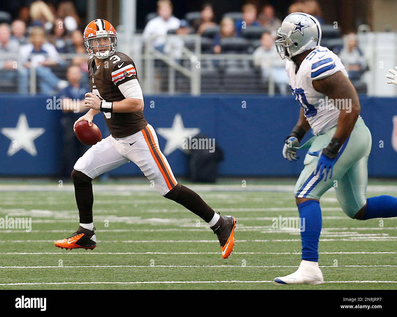Cleveland Browns quarterback Brandon Weeden (3) looks to pass the ball ...