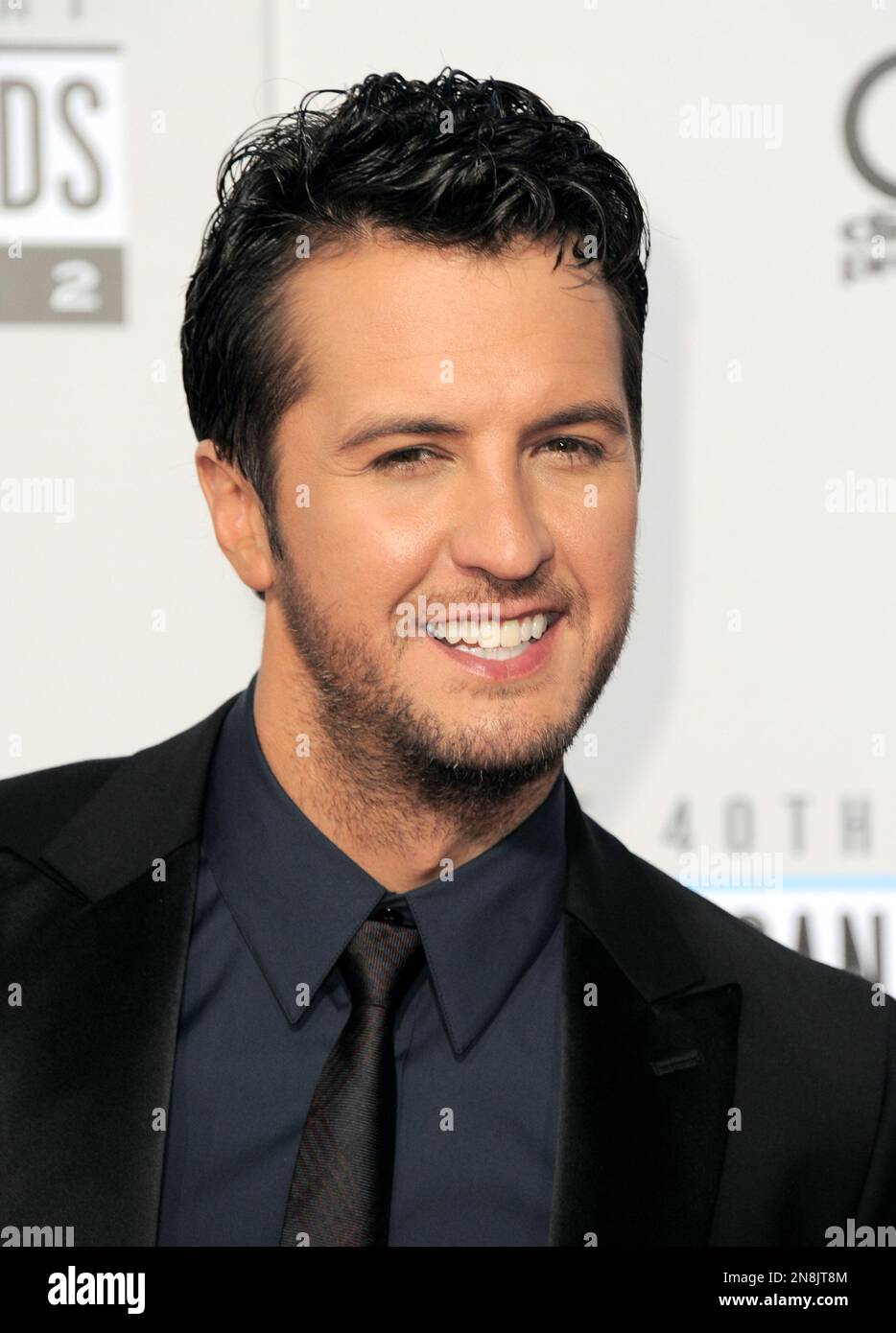 Country singer Luke Bryan arrives at the 40th Anniversary American ...
