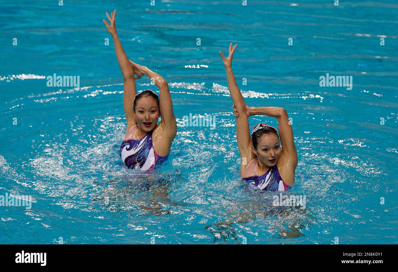 The Chinese team's performance wins a gold medal during the duets free ...