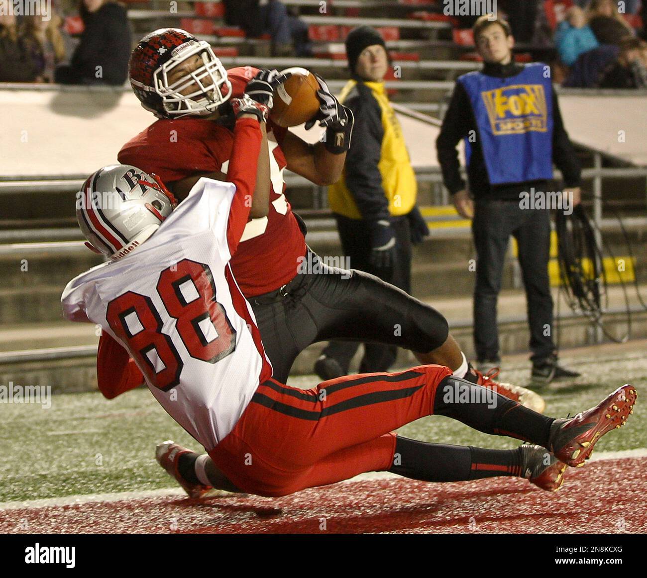Somerset's Gaelin Elmore makes a touchdown reception against Big Foot's ...