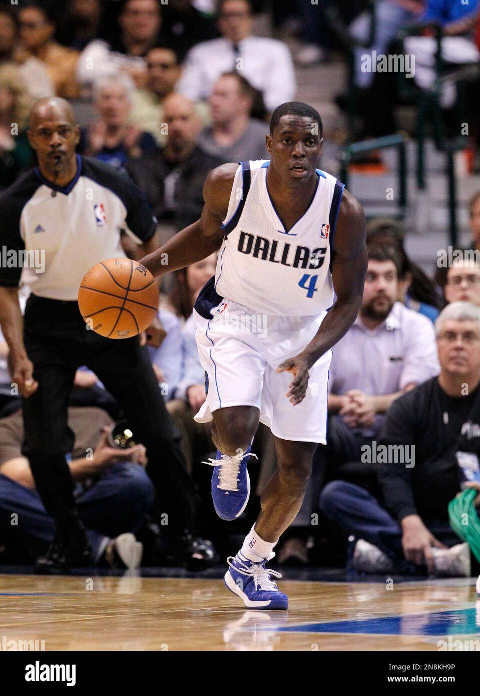 Dallas Mavericks' Darren Collison (4) during an NBA basketball game ...