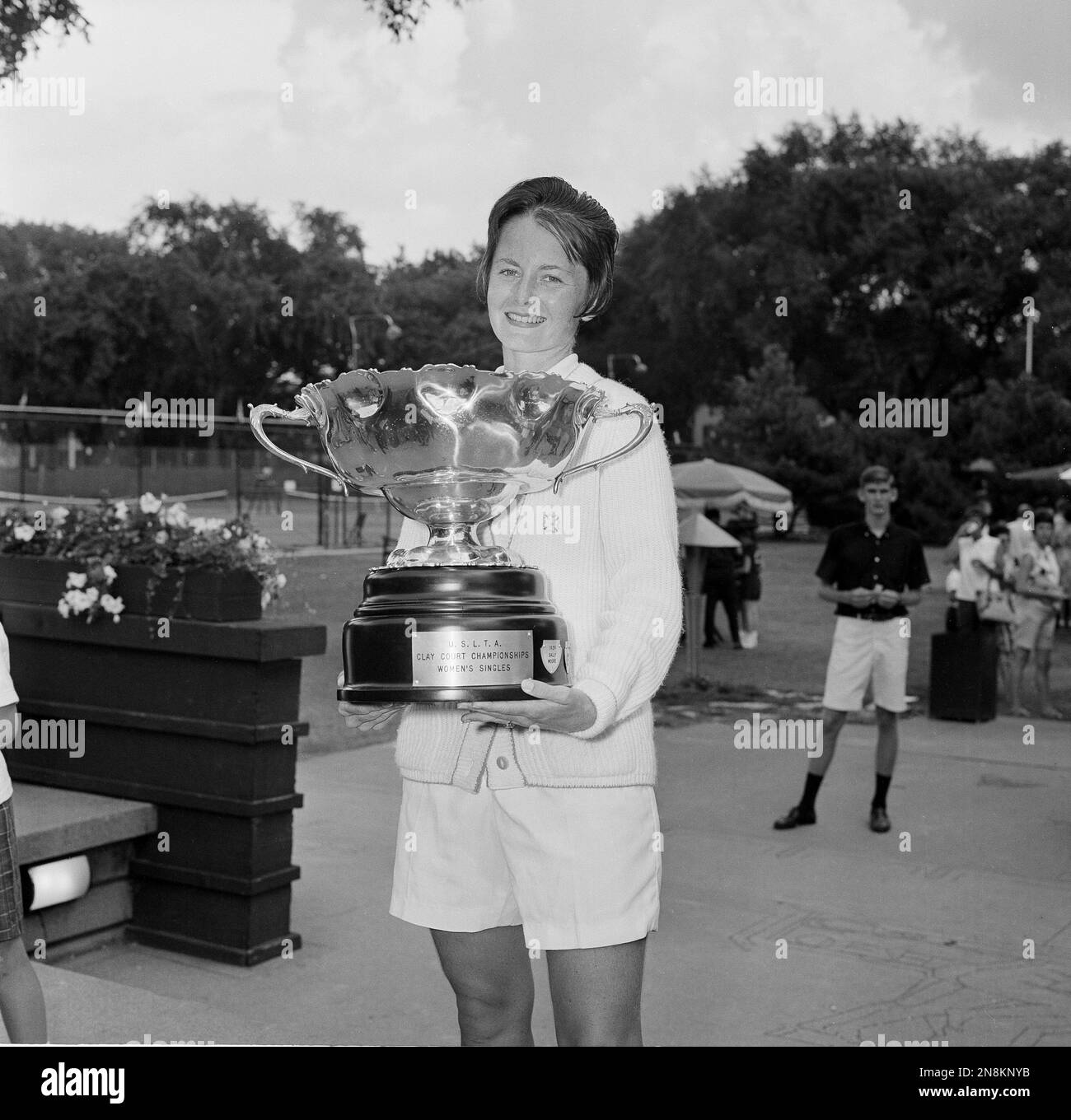 Nancy Richey of Dallas, Tex., poses with her trophy at River Forest ...