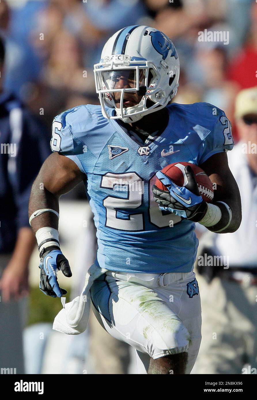 North Carolina's Giovani Bernard (26) runs the ball against Georgia ...
