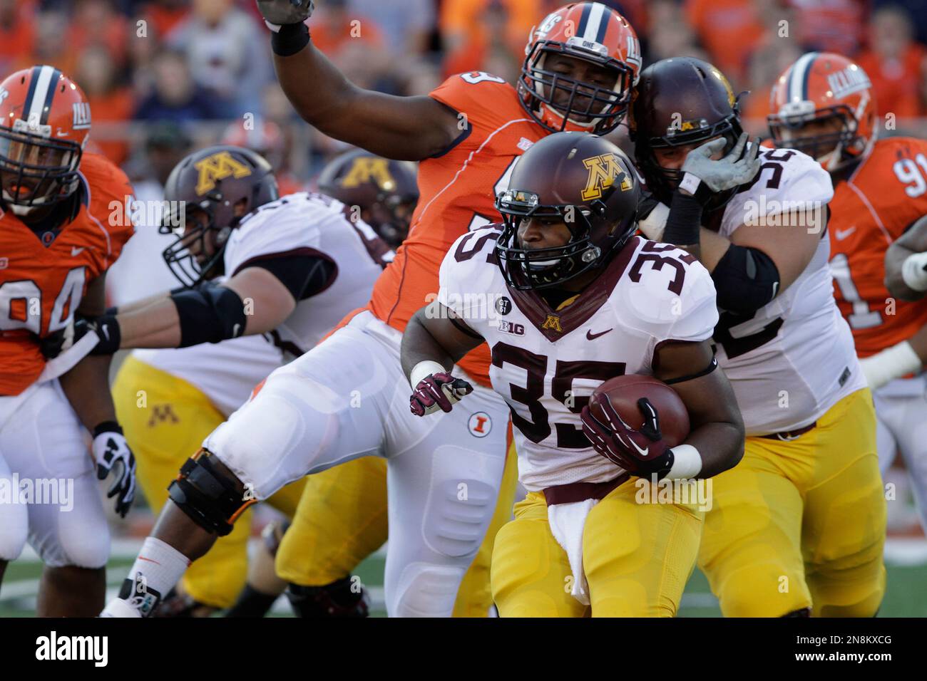 Minnesota running back Rodrick Williams Jr. (35) runs with the ball ...