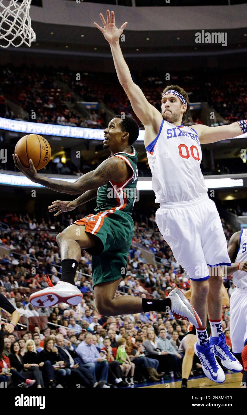 Milwaukee Bucks' Brandon Jennings, left, goes up for a shot past ...