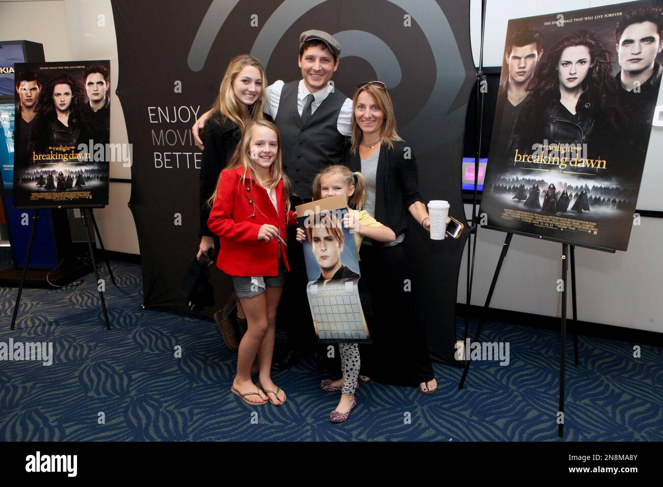 Peter Facinelli poses for a photo with his family at the Time Warner ...