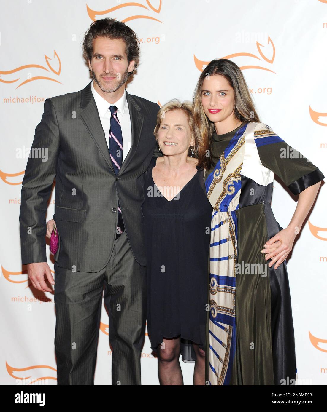 Actress Amanda Peet poses with her husband David Benioff and her mother ...