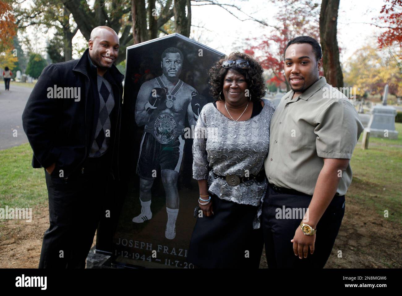 Joe Frazier's children, from left to right, Joe Frazier Jr., Renae ...