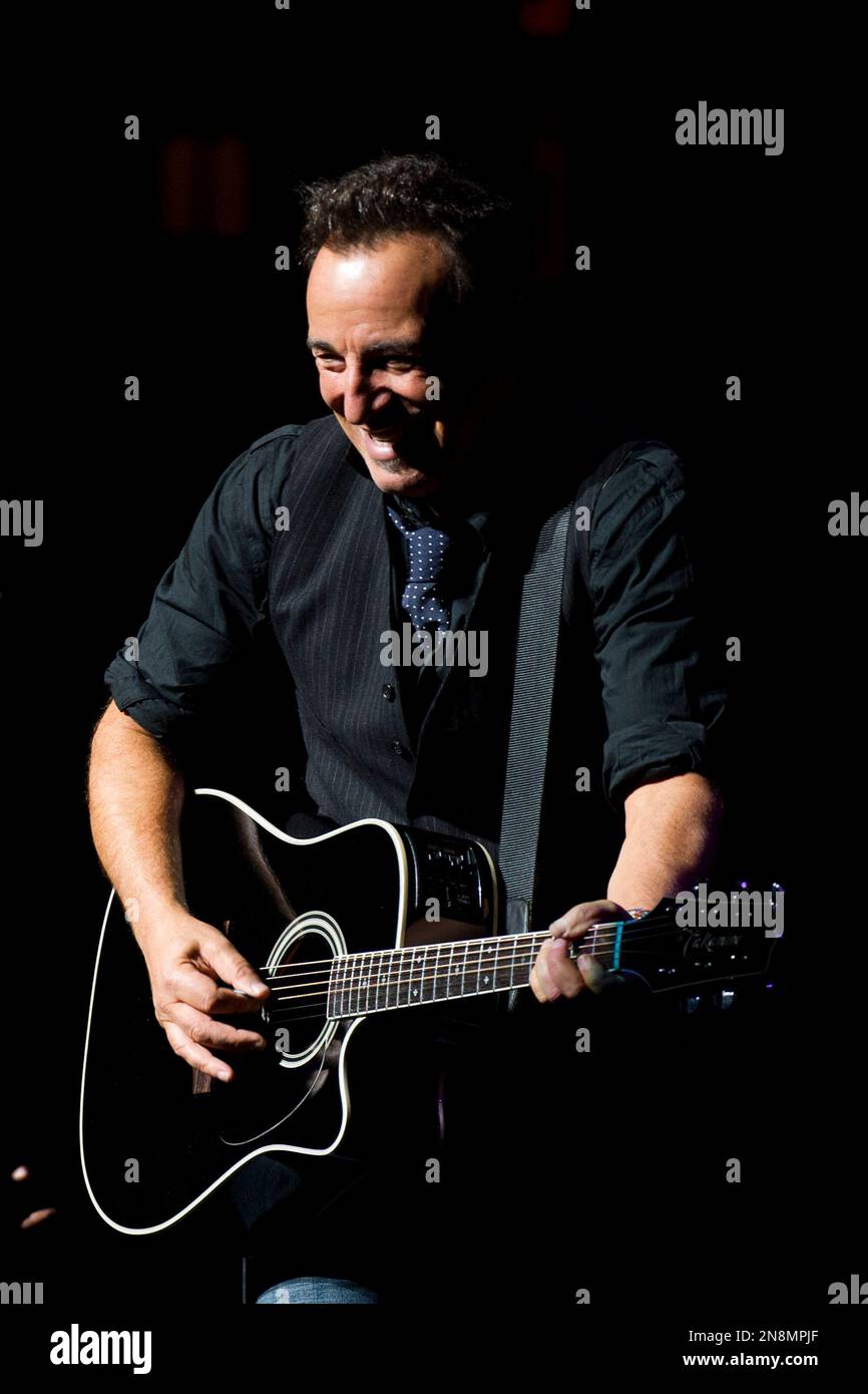 Bruce Springsteen performs at the 6th Annual Stand Up For Heroes ...