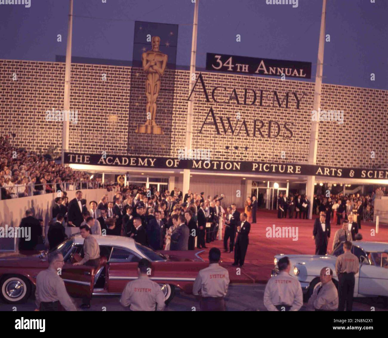 Guests arriving in their cars for the 34th Academy Awards at the Civic ...