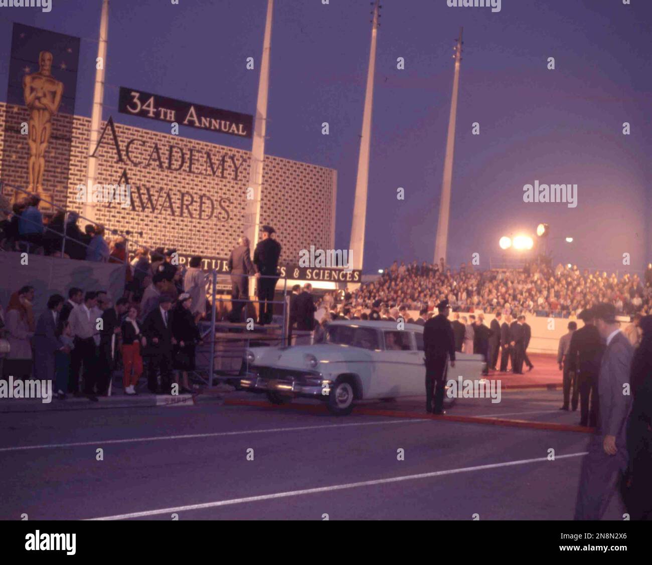 Guests arriving in their cars for the 34th Academy Awards at the Civic ...