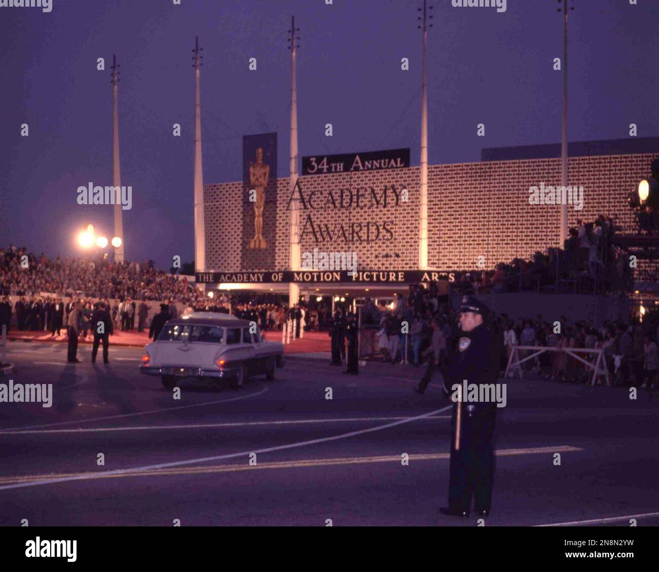 Guests arriving in their cars for the 34th Academy Awards at the Civic ...