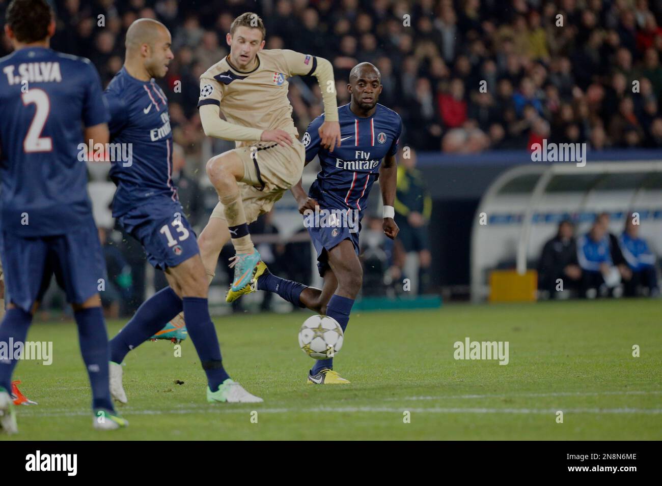 Dinamo Zagreb's Marco Brozovic, center controls the ball with Paris Saint Germain's Alex, left ...