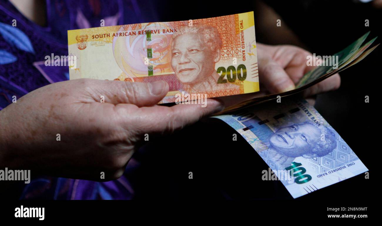 Reserve bank governor Gill Marcus displays bank notes bearing the image ...