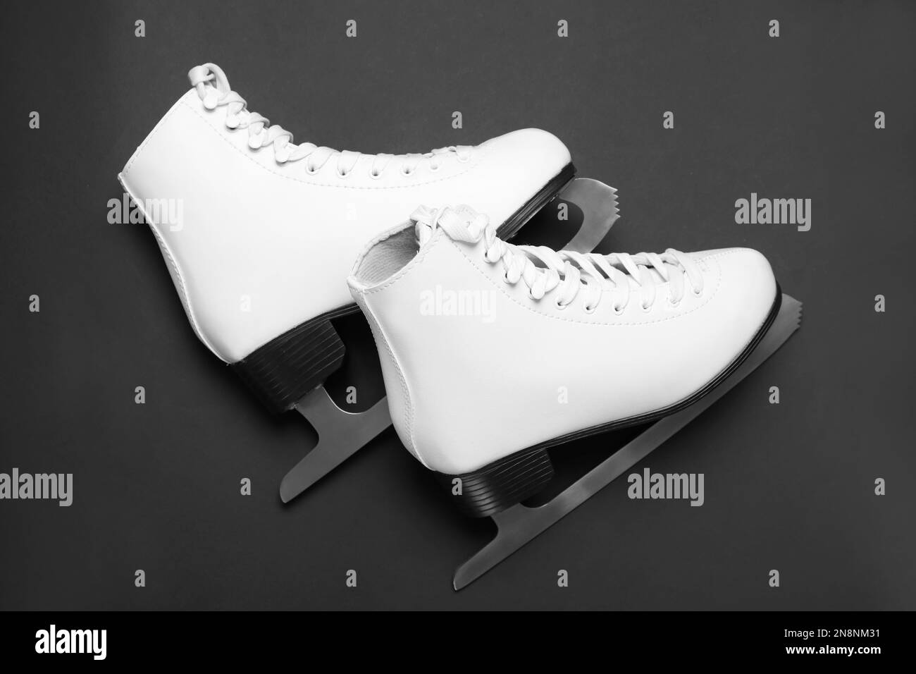 Figure skating pair Black and White Stock Photos & Images - Alamy