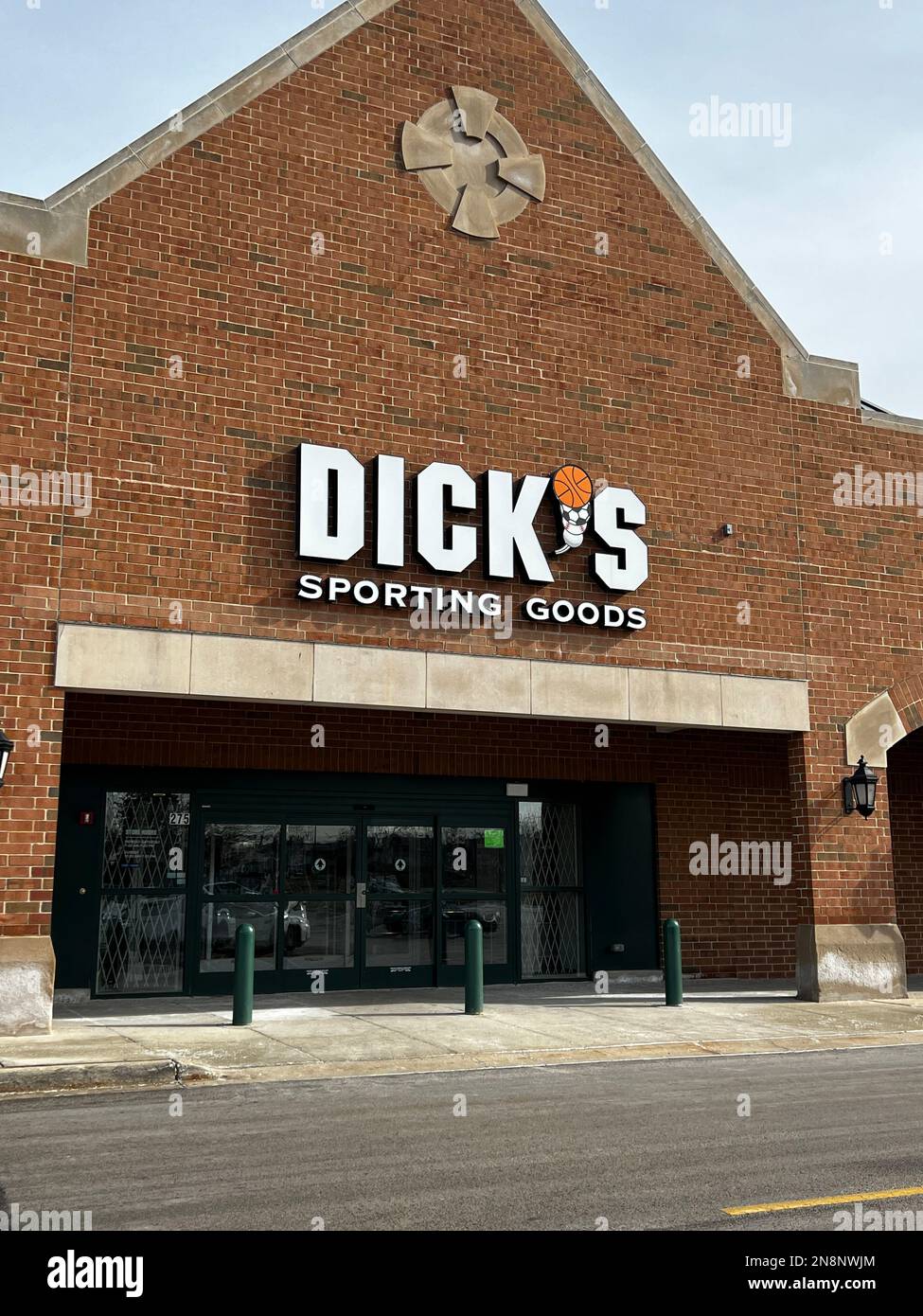 Exterior of Dick's Sporting Goods retail store in Northbrook, Illinois ...