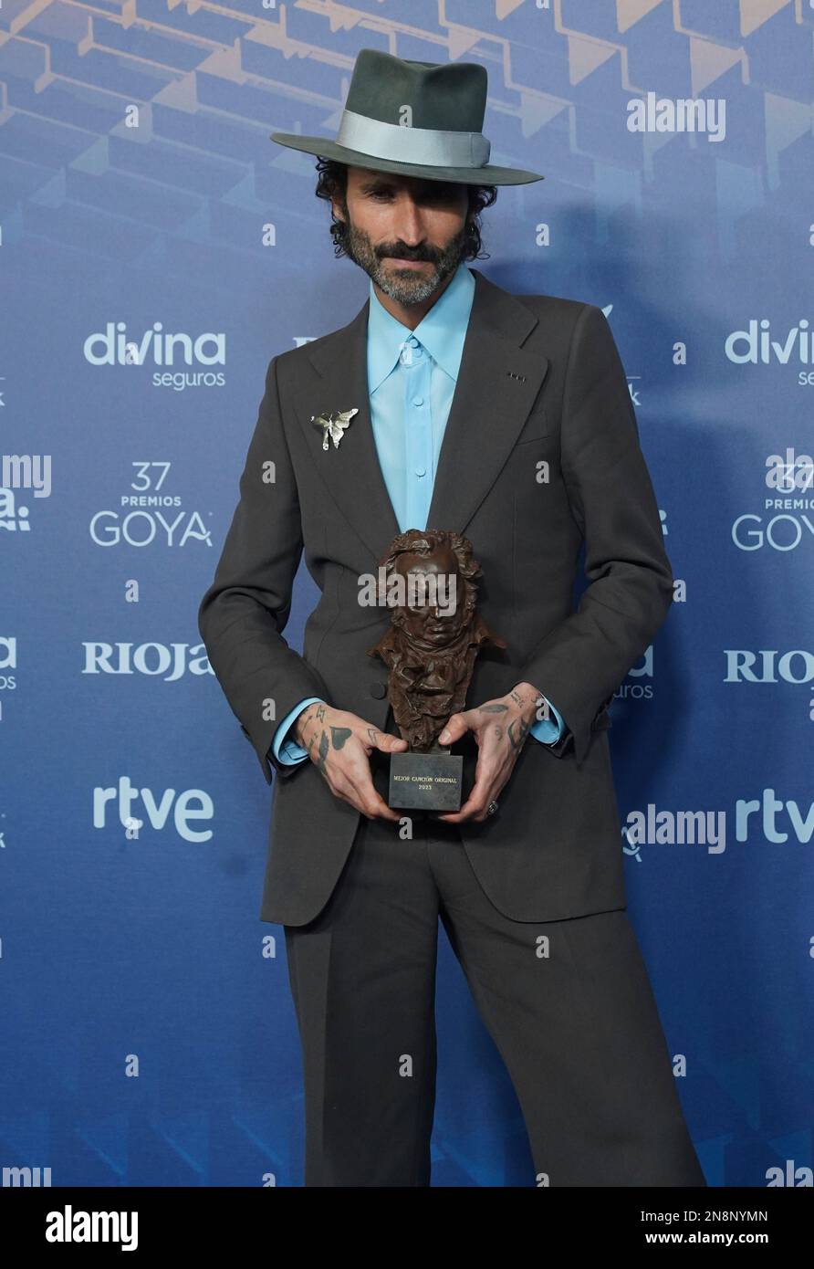 The winner of Best Original Song for 'Sintiéndolo Mucho', Leiva, poses ...