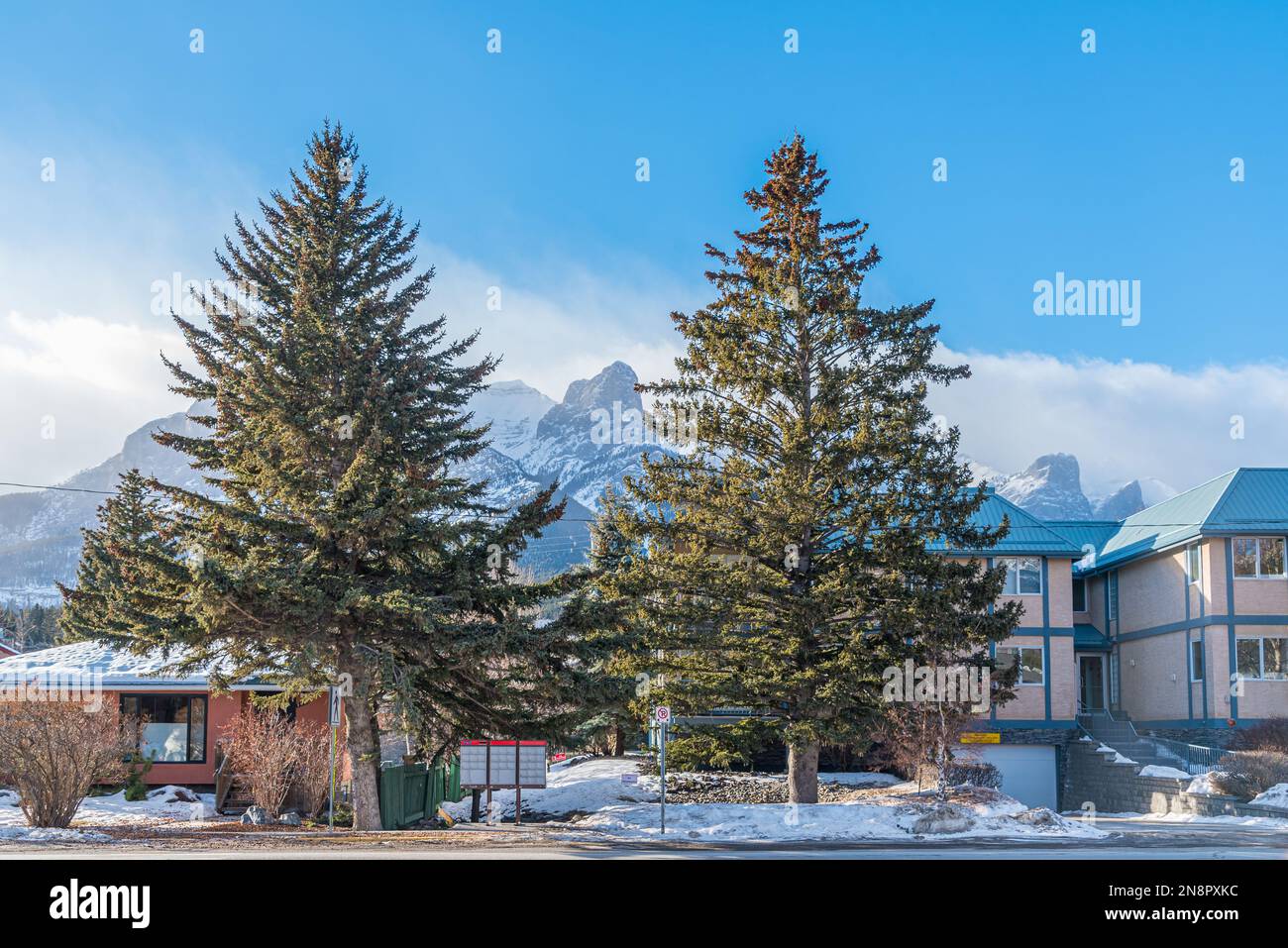 Downtown canmore alberta hi-res stock photography and images - Alamy