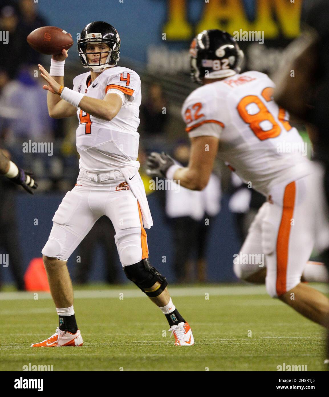Oregon State quarterback Sean Mannion (4) passes to Colby Prince (82 ...