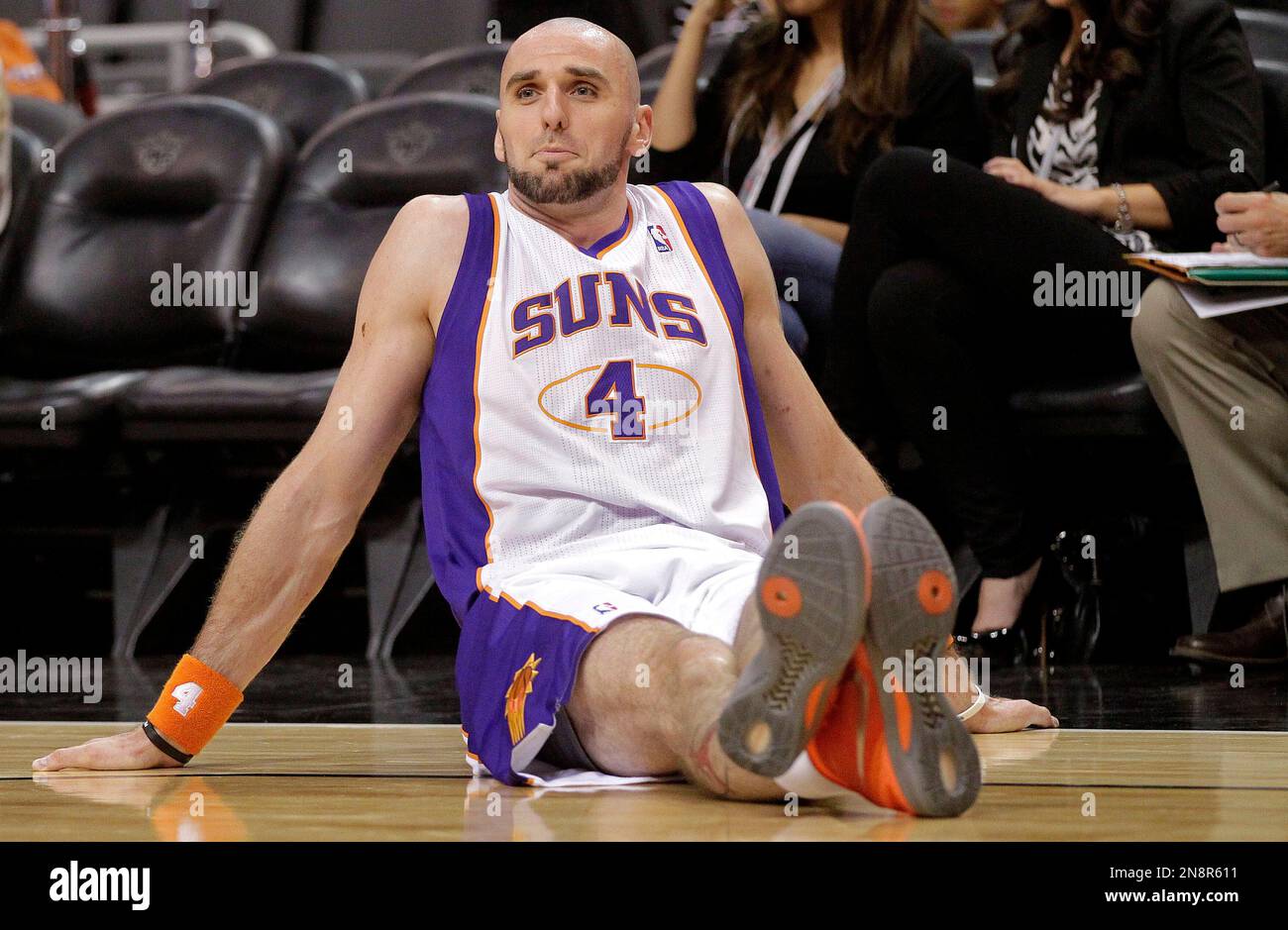 Phoenix Suns center Marcin Gortat (4), of Poland, sits on the floor ...