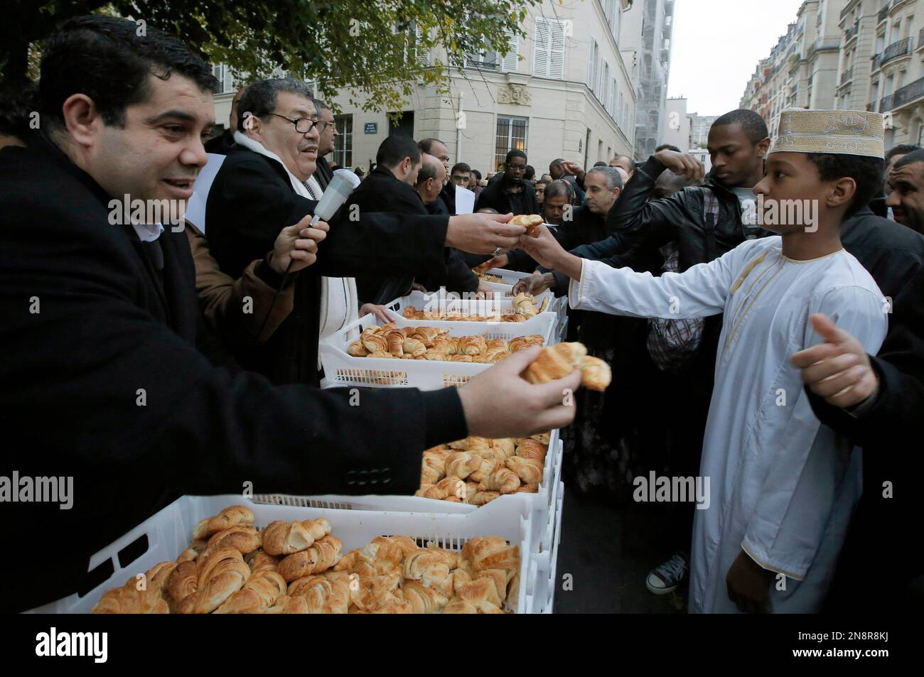 ADDS INFORMATION ABOUT PROTEST LINKED TO THE DISTRIBUTION OF THE ...