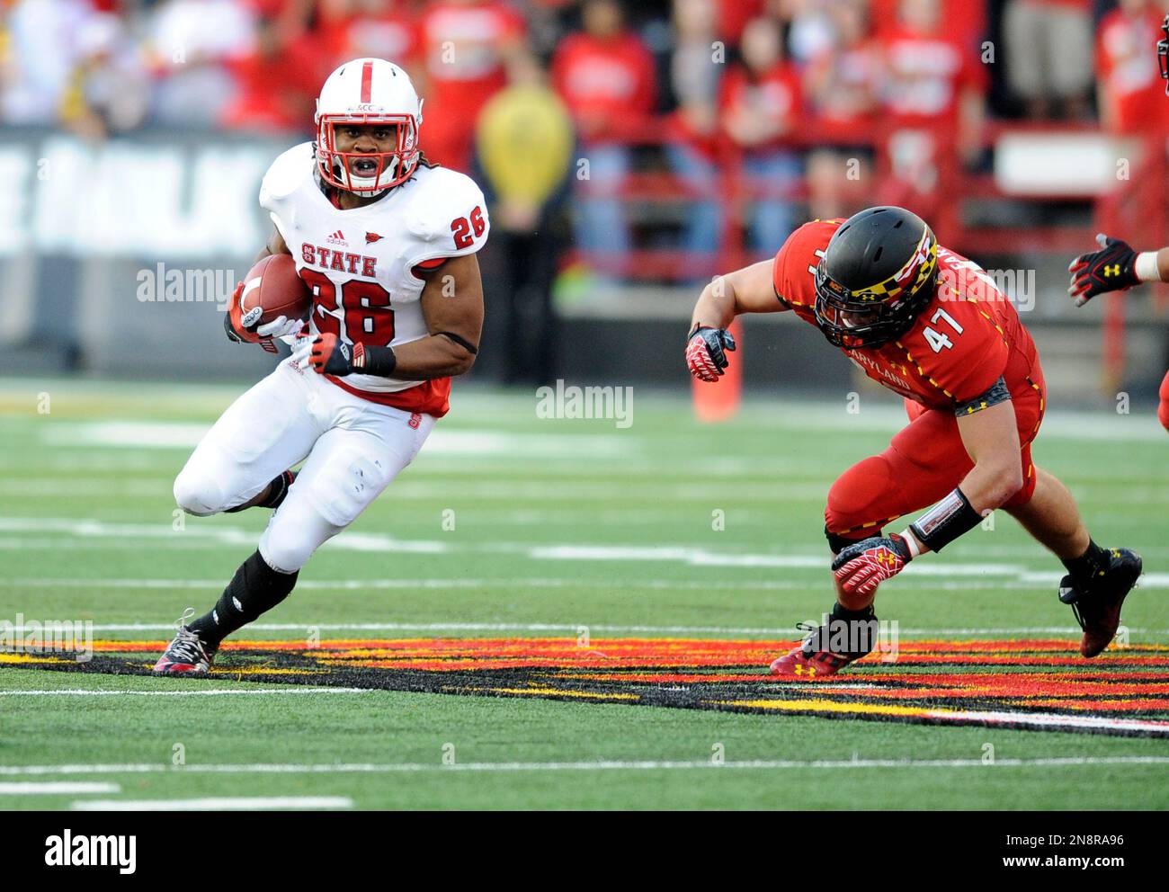 North Carolina State running back Tony Creecy (26) rushes against ...