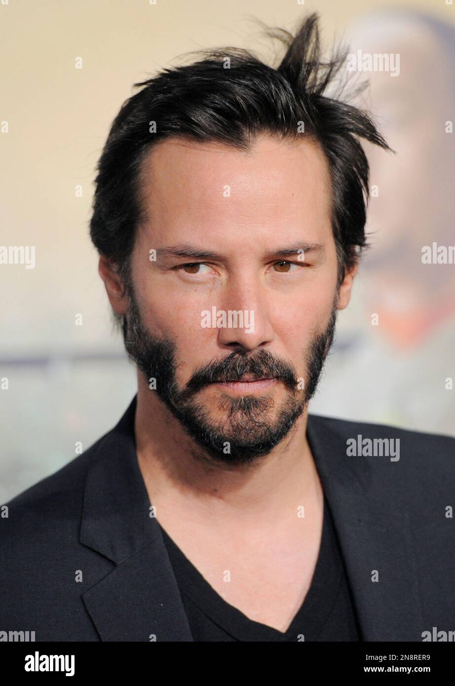 Keanu Reeves poses at the premiere of the film "Cloud Atlas" at Grauman ...