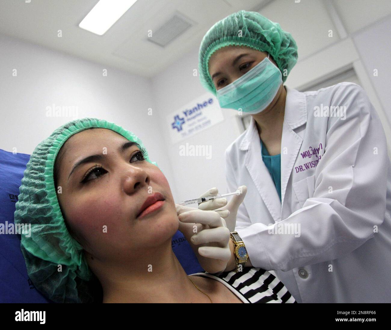 In this Oct. 17, 2012 photo, a 32-year-old Thai woman, Nisakron Boonpun ...