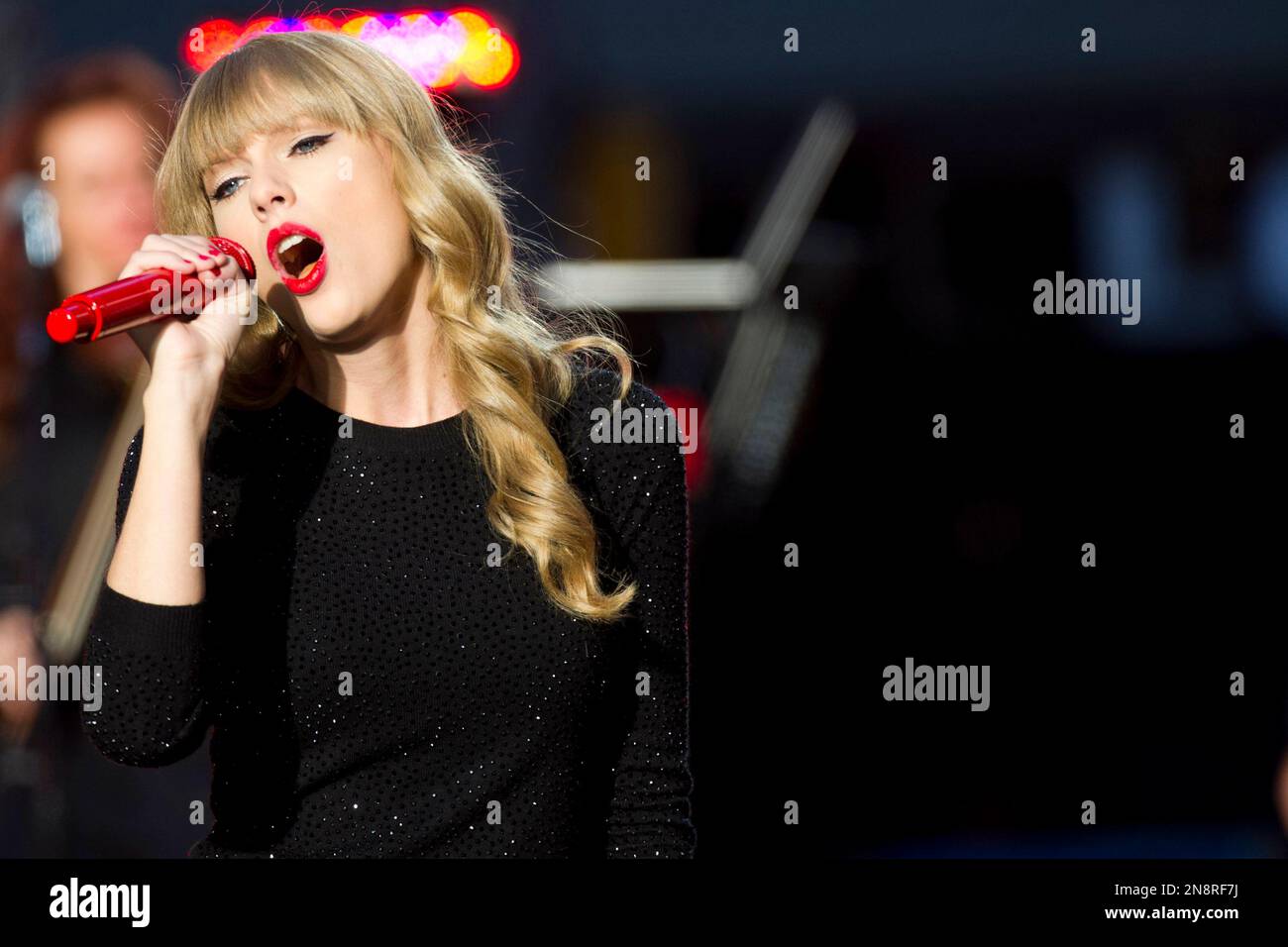 Taylor Swift performs on ABC's "Good Morning America" on Tuesday, Oct ...