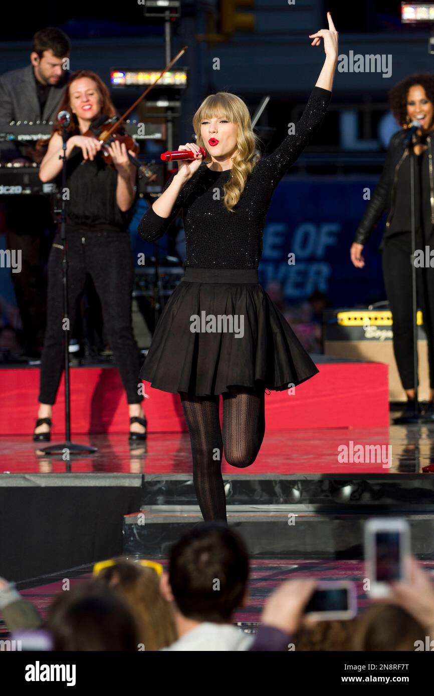 Taylor Swift performs on ABC's "Good Morning America" on Tuesday, Oct ...