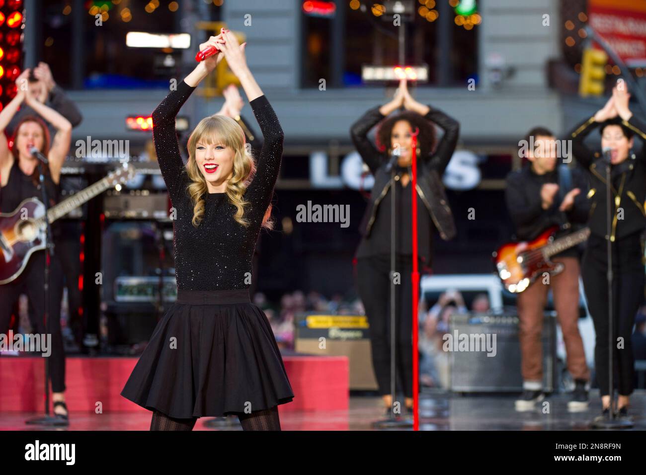 Taylor Swift performs on ABC's "Good Morning America" on Tuesday, Oct ...