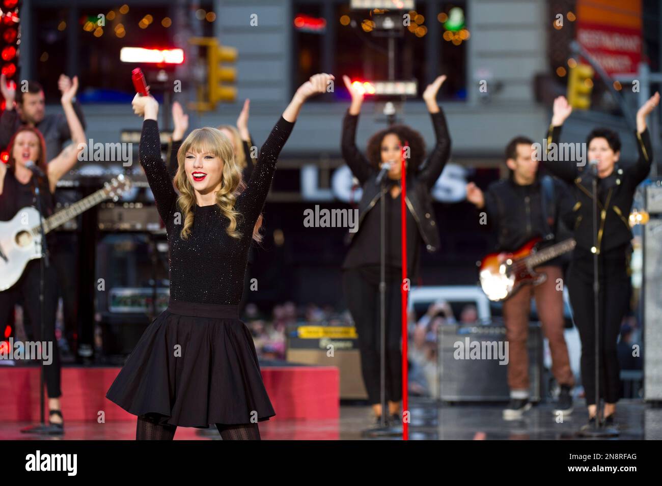 Taylor Swift performs on ABC's "Good Morning America" on Tuesday, Oct ...