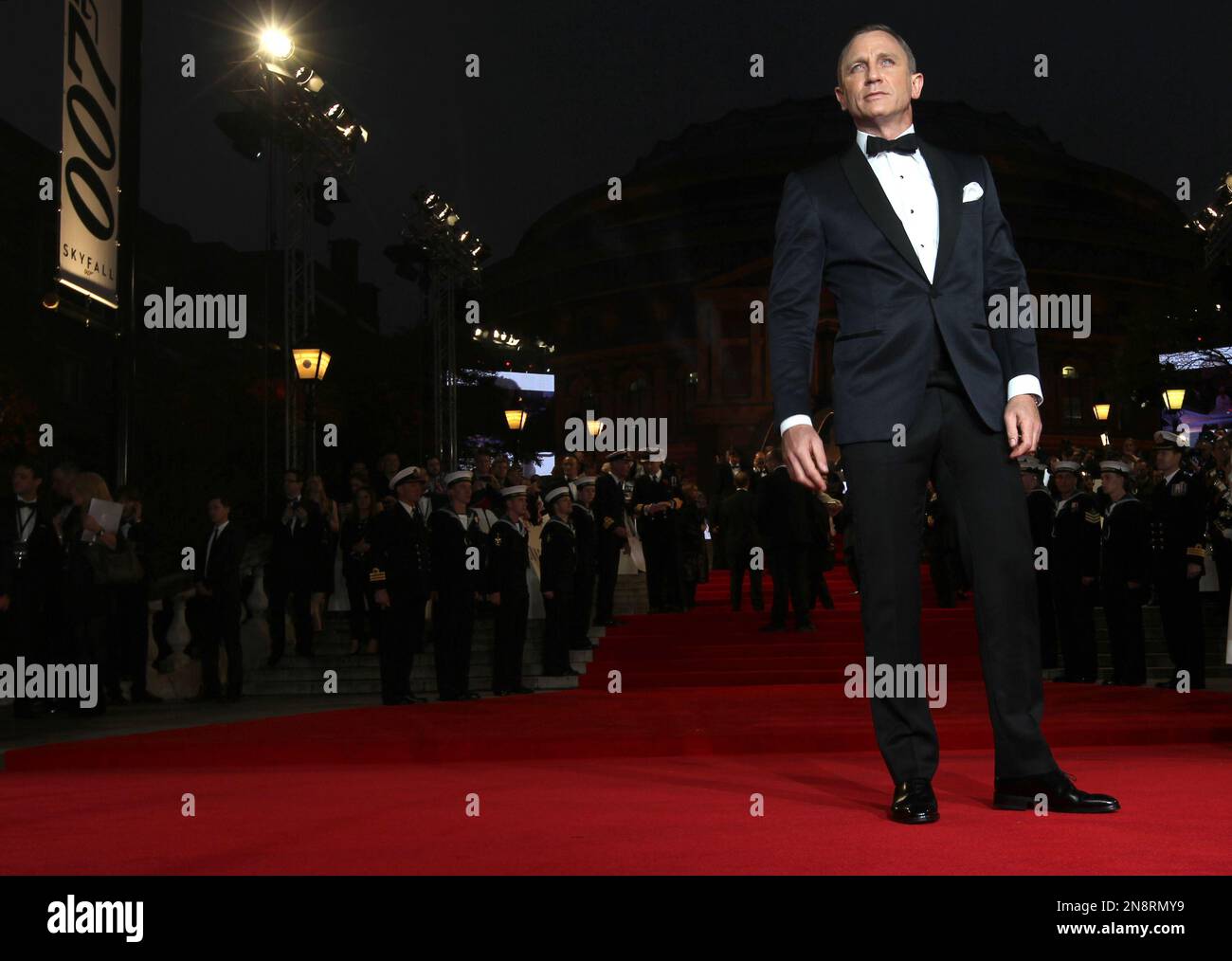 Daniel Craig arrives at the world premiere of Skyfall at the Royal ...