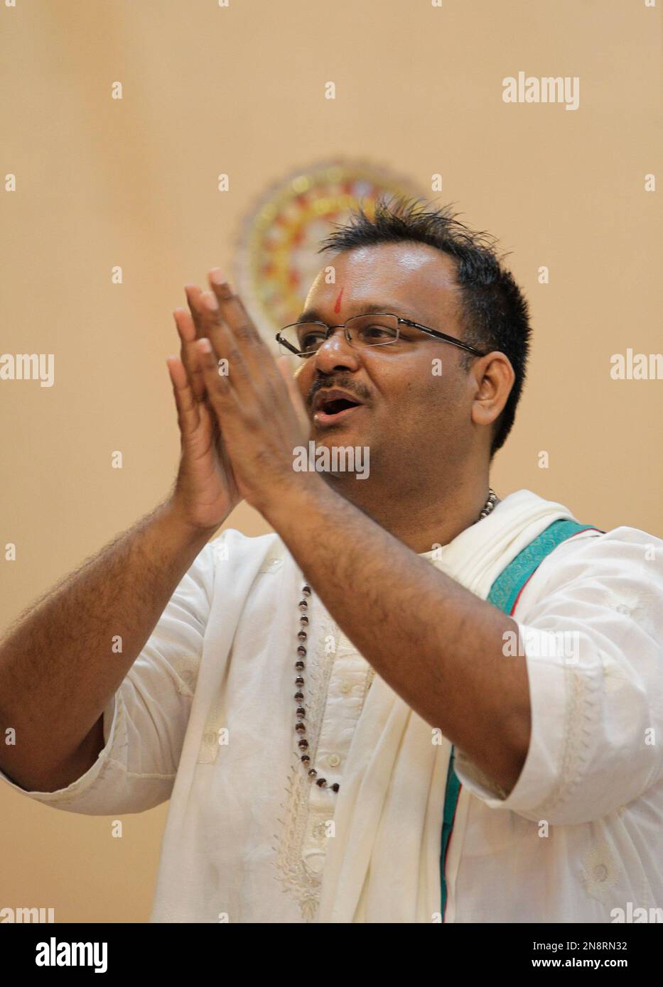 Pandit Rajin Balgobind leads prayers for the "Nine Nights of Navratri ...