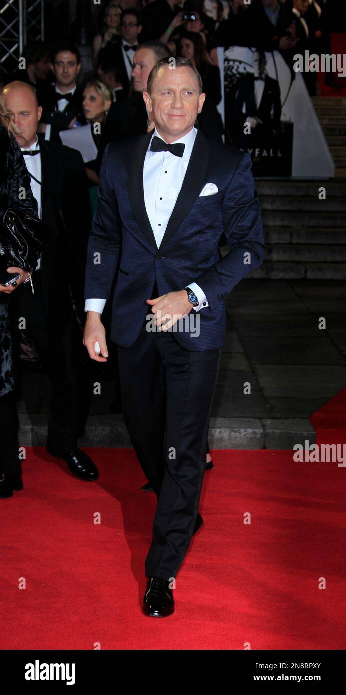 Daniel Craig arrives at the world premiere of Skyfall at the Royal ...