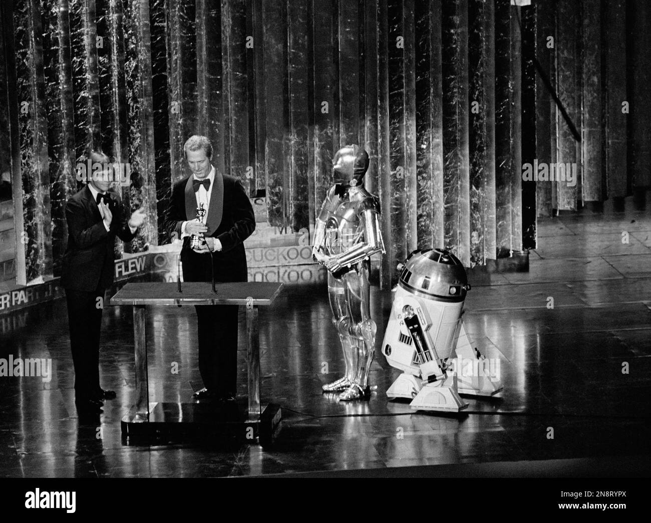 "Star Wars" robots R2D2 and C3P0 at the Academy Awards with Mark Hamill ...