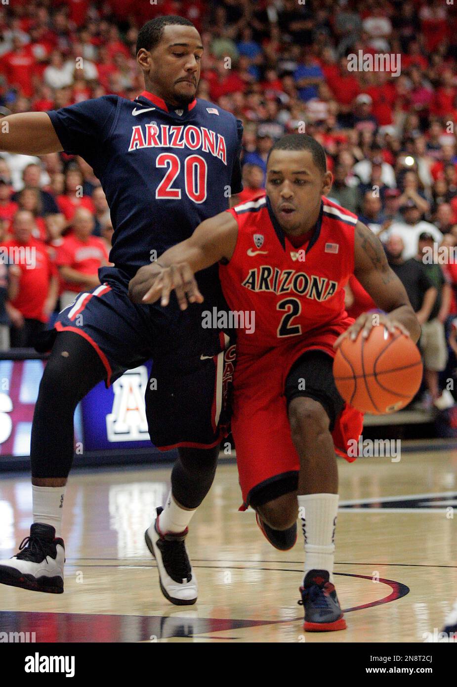 Arizona's Mark Lyons (2) drives the lane past Jordin Mayes (20) during ...