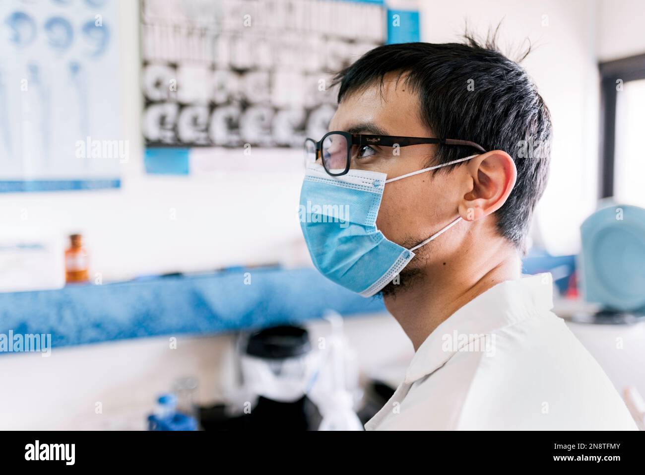 Working wearing face mask hi-res stock photography and images - Alamy
