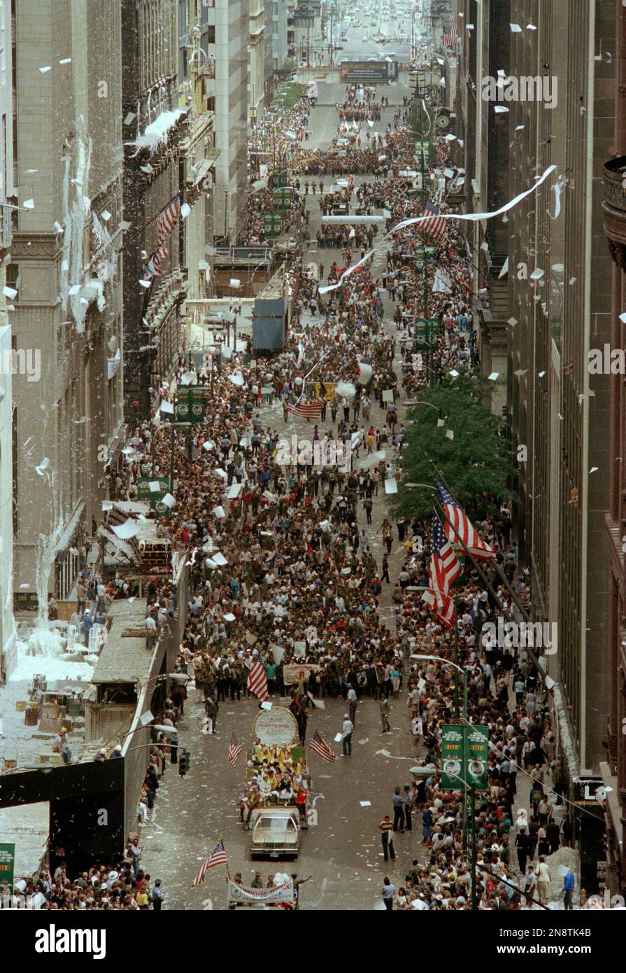 Vietnam veterans parade down Chicago's LaSalle Street during a "Welcome ...