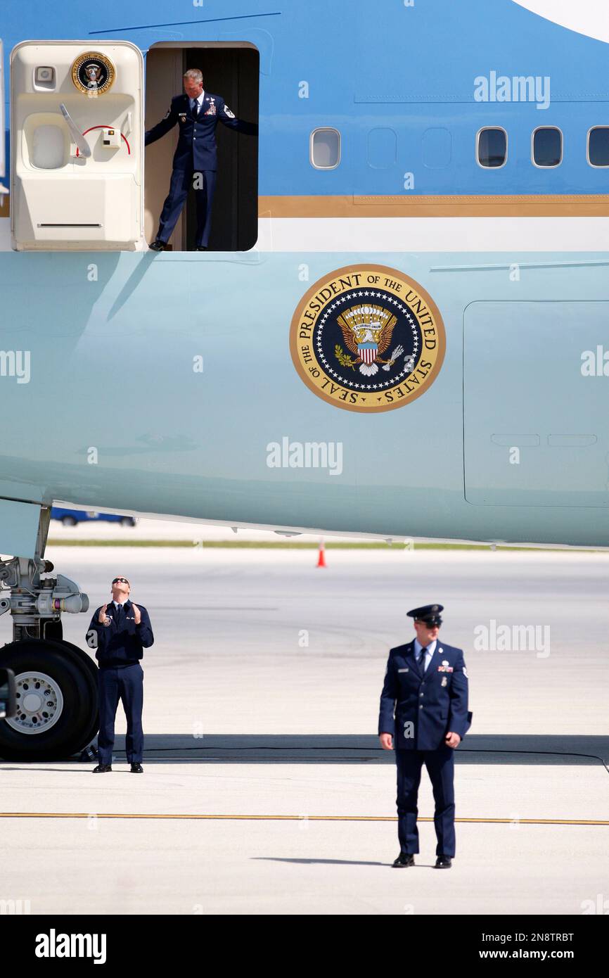 Air Force personnel open the door of Air Force One and prepare to ...