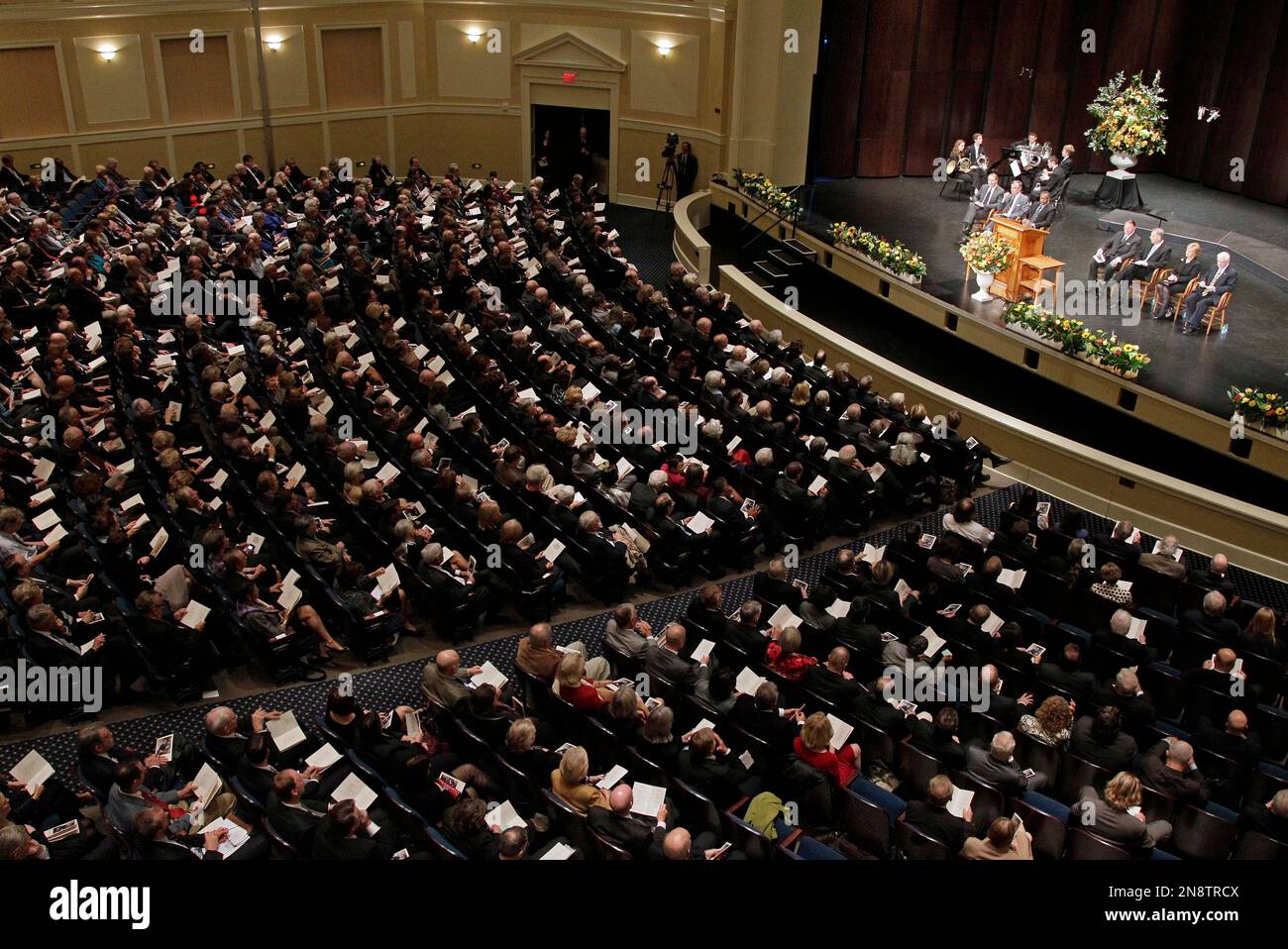 Hundreds of people fill Memorial Hall during a memorial service for ...