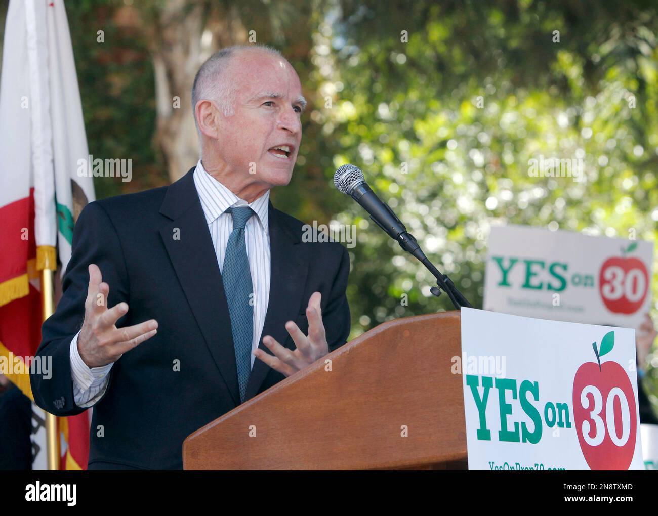 California Governor Jerry Brown joins students at a rally promoting ...