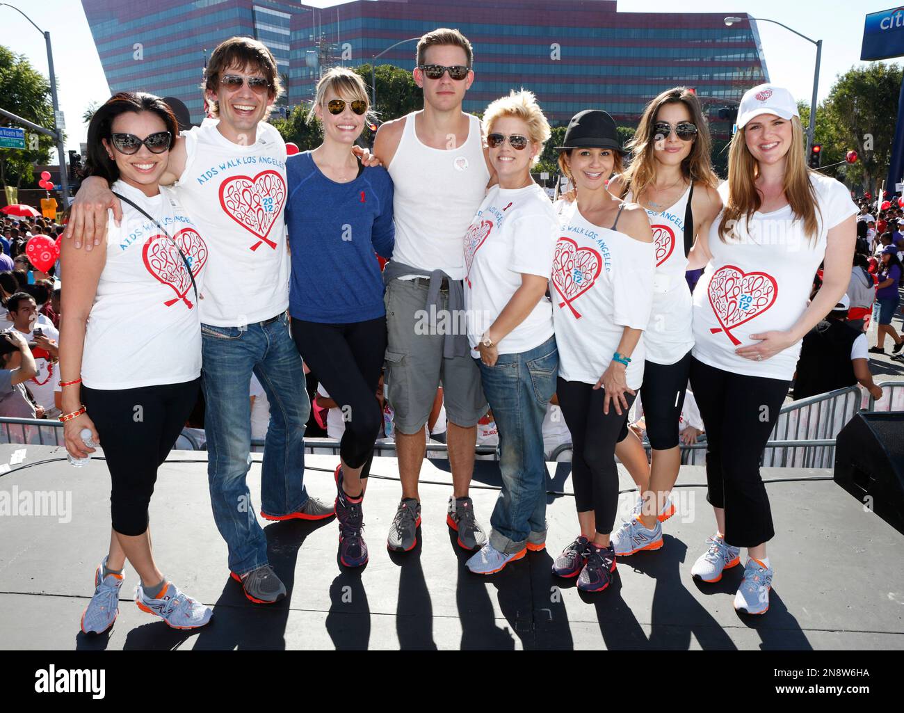 Cast of "Popular" Anel Lopez, Christopher Gorham, Leslie Bibb, Bryce ...