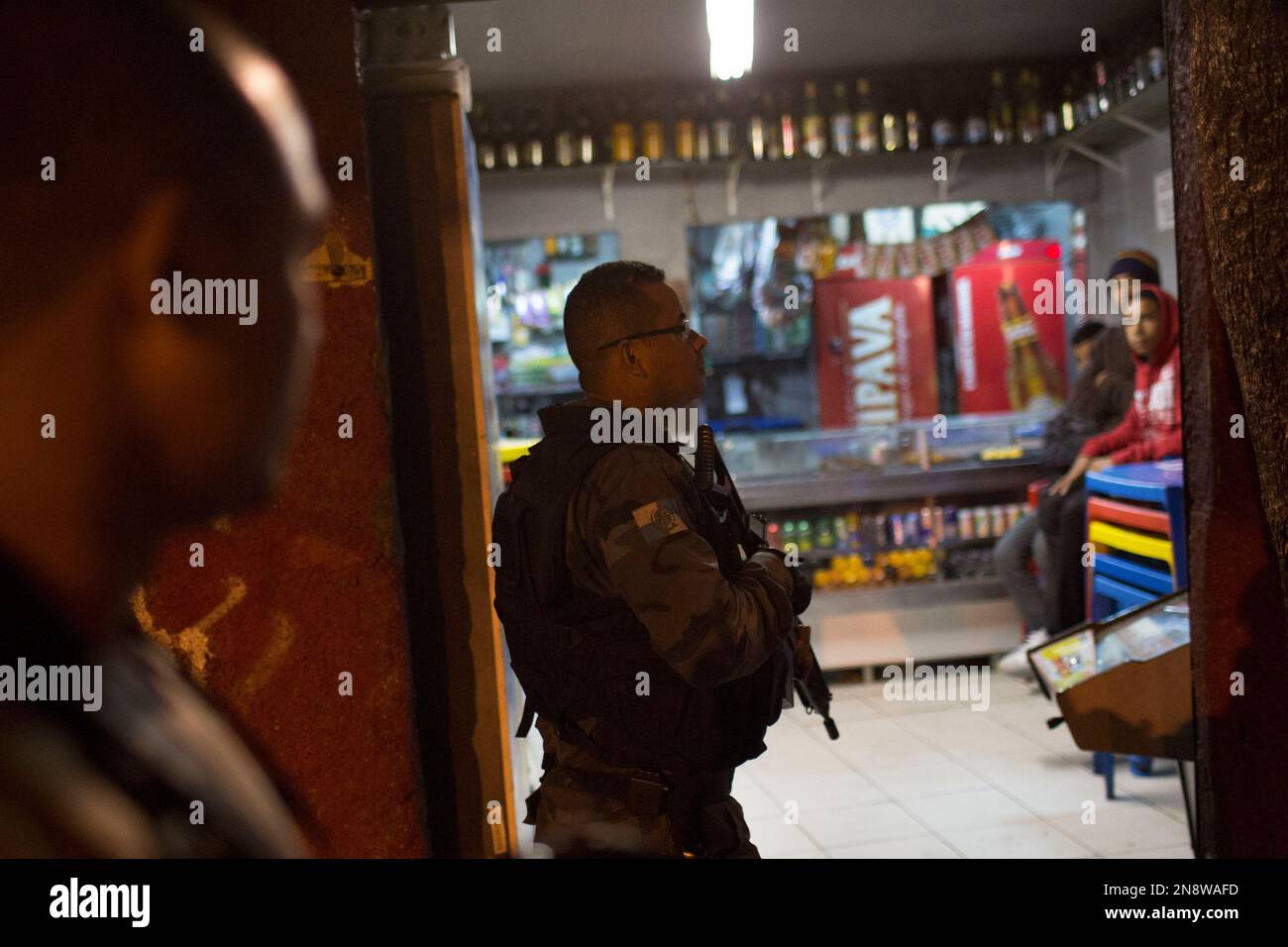 Police officers move into the Jacarezinho slum during an operation to ...