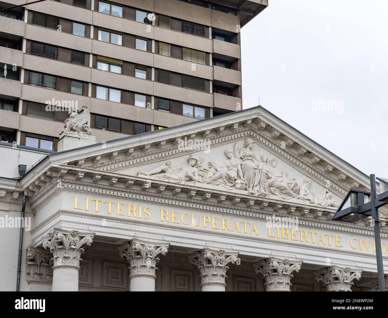 Literaturhaus Frankfurt in the front and the hospital building in the ...